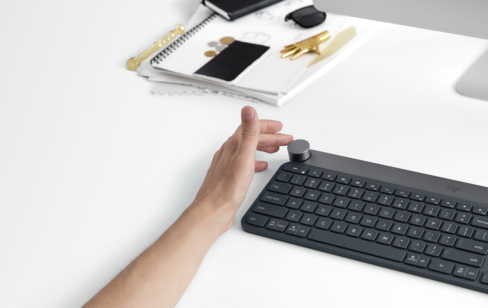 Logitech : un kit de développement pour la molette du clavier Craft ...